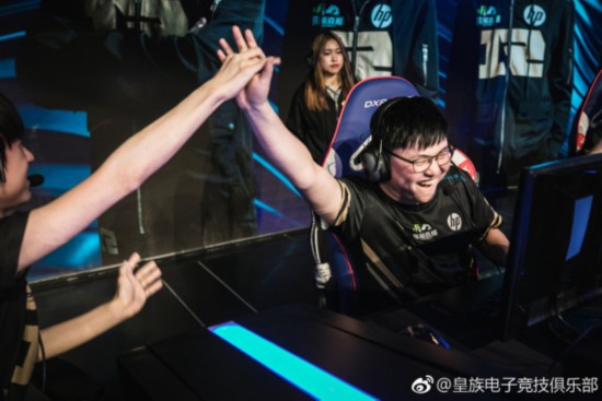 S8首日：LPL两连胜LCK屡翻车 RNG直播观赛创记录_荔枝网新闻