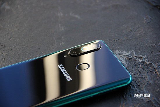 三星Galaxy A8s上手体验：黑瞳全视屏效果不错_荔枝网新闻