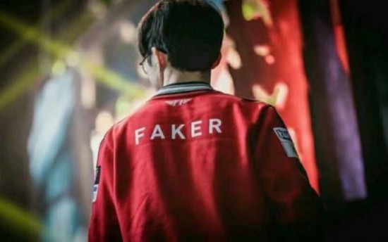 他的名字就是荣耀！Faker率SKT登顶 S8的遗憾终获弥补_荔枝网新闻