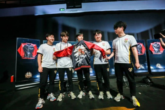 他们代表KPL出征王者世冠杯 QG携手Hero突围出线_荔枝网新闻