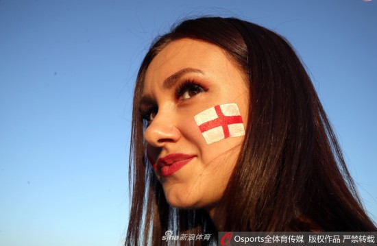 哥伦比亚英格兰美女球迷颜值PK_荔枝网新闻