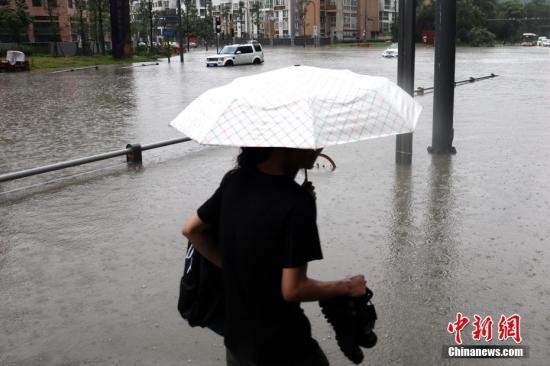 北京发布暴雨蓝色预警 今天大部地区有大雨到暴雨_荔枝网新闻