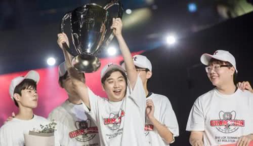 KT战队韩职棒开球仪式 Smeb和老队长帅气亮相_荔枝网新闻