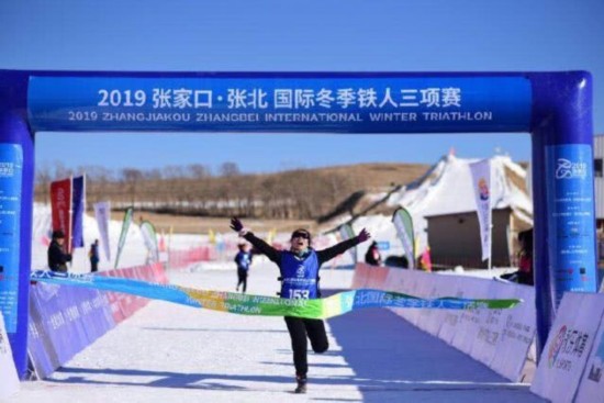 真硬汉的比赛！2019张家口张北国际冬季铁人三项赛开赛_荔枝网新闻