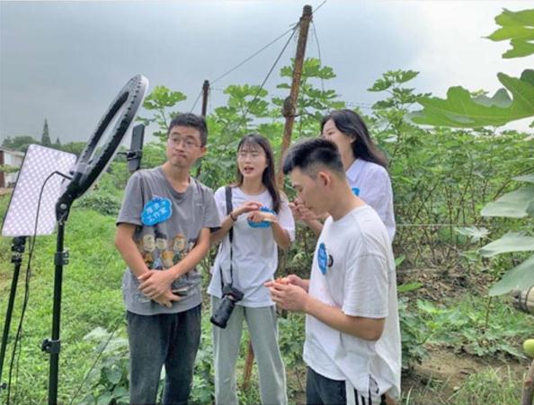 Livestreaming rejuvenates rural economy_我苏网